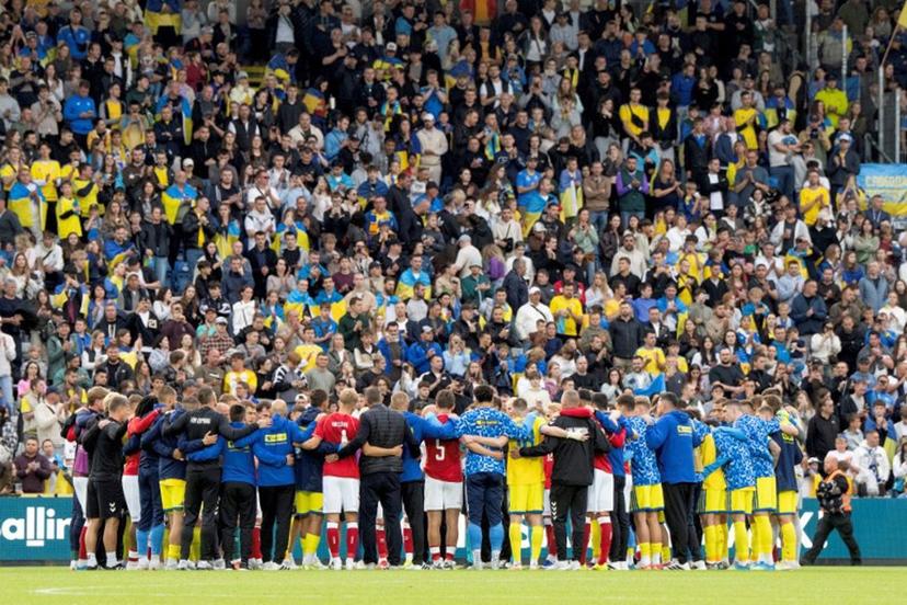 WK 2026 - Teams proberen te scoren met WK-bal Trionda, Shakira zorgt ...